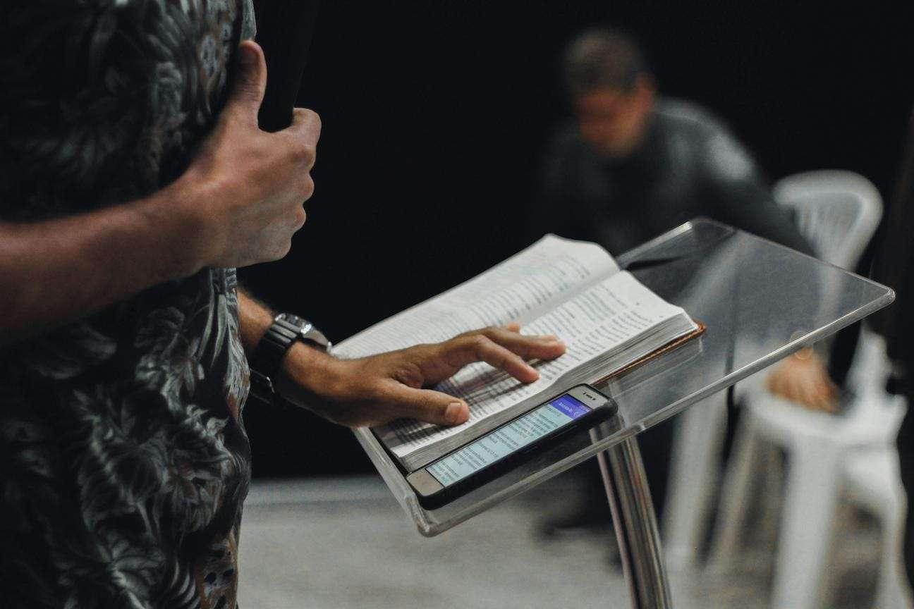 9 Emerging Christian Motivational Speakers to Watch in 2024