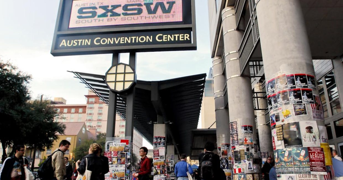 8 Tips to Promote Your Headliner Keynote for a Corporate Event - Gotham ...